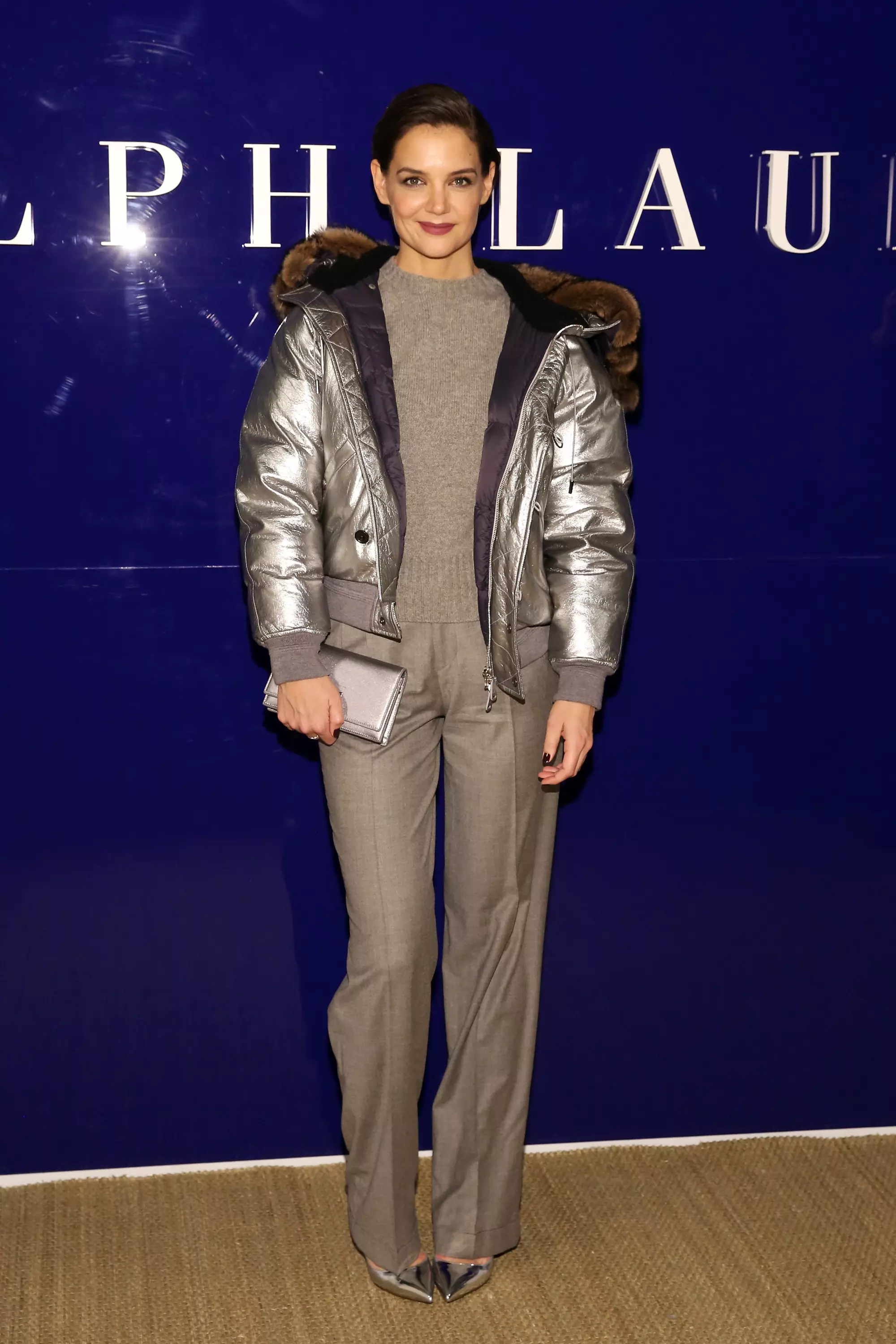 Aktor Katie Holmes menghadiri peragaan busana Ralph Lauren selama New York Fashion Week
