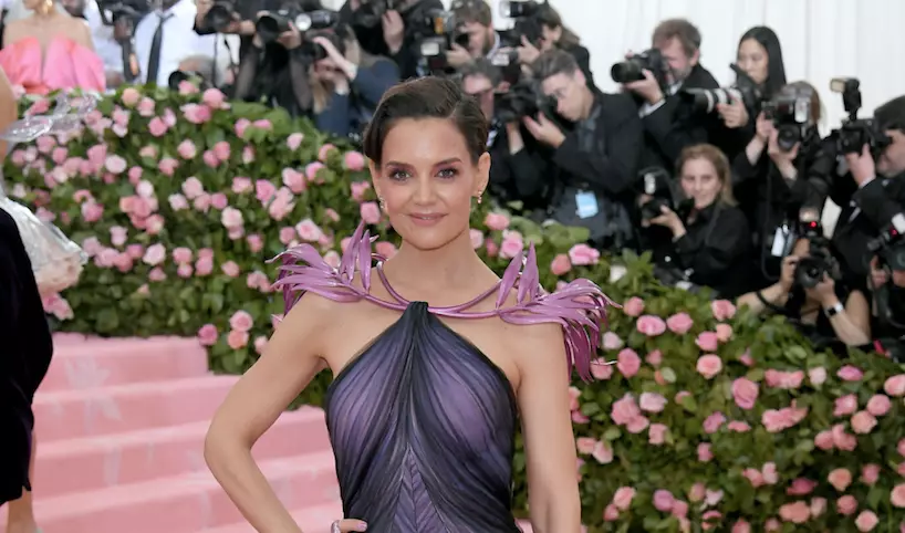 Met Gala: Katie Holmes' Look 2019 — Tingnan ang Red Carpet Pics