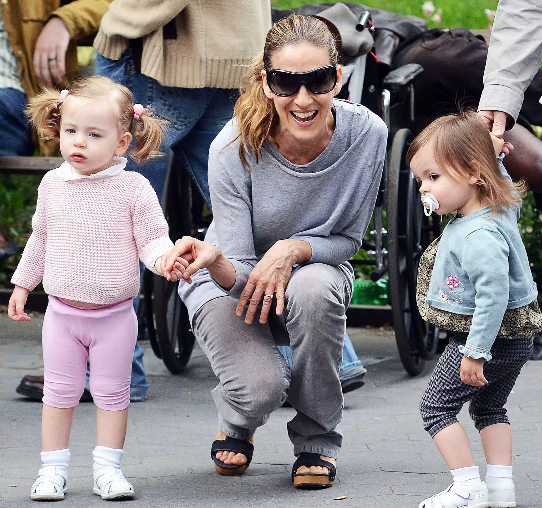 sarah-jessica-parker-twins-maajo-2011