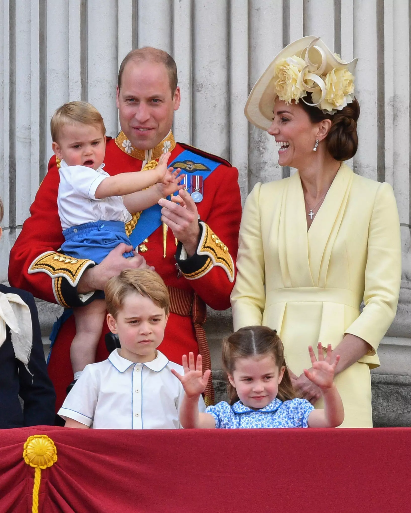 Hoàng tử George Công chúa Charlotte kate Middleton hoàng tử william