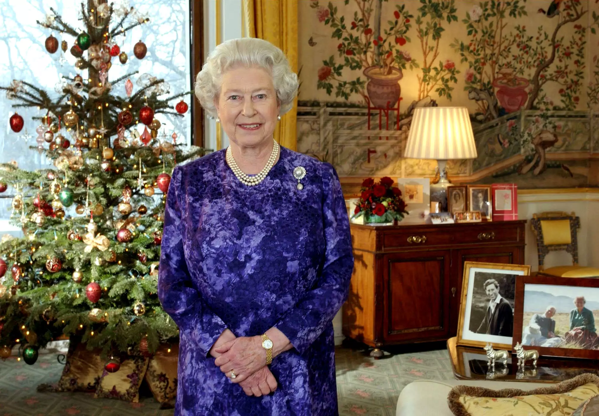 queen-elizabeth-christmas-speech-looks02