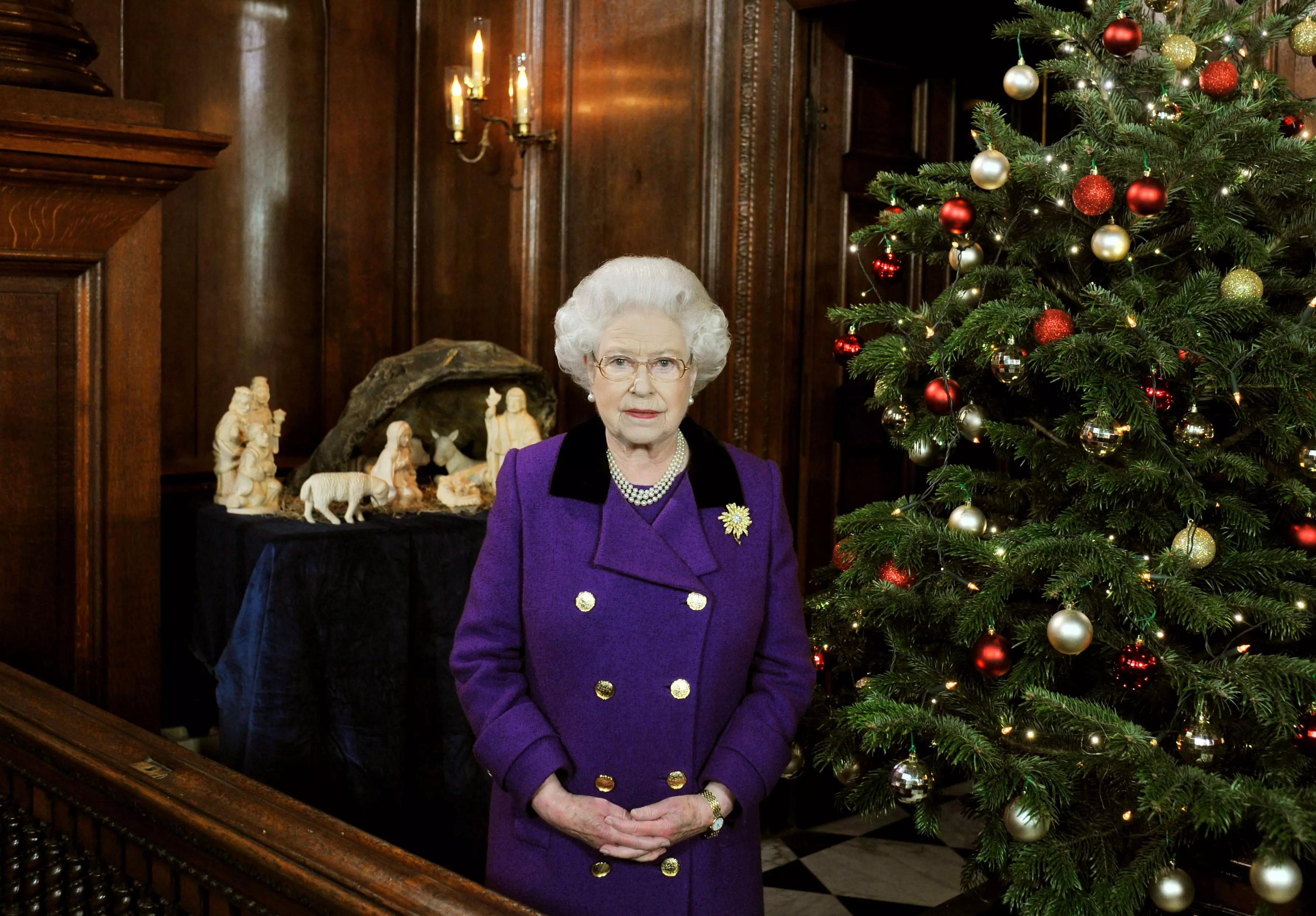 queen-elizabeth-christmas-speech-looks02