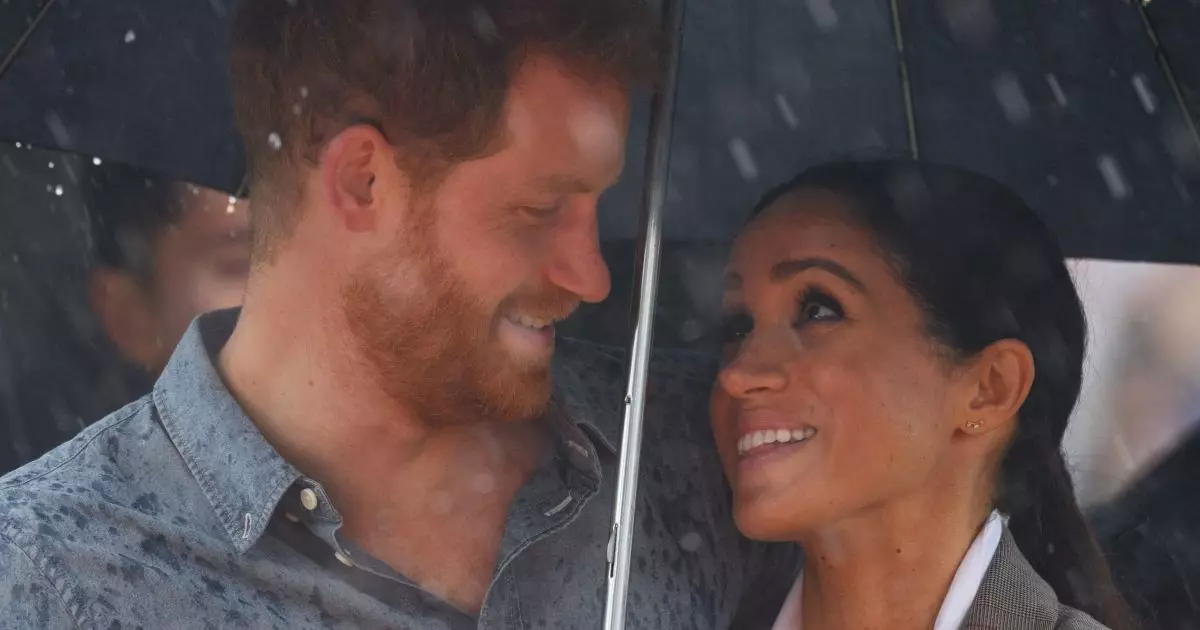 Prince Harry û Meghan Markle Roja Evîndaran 'Lew-Key' Dixwazin