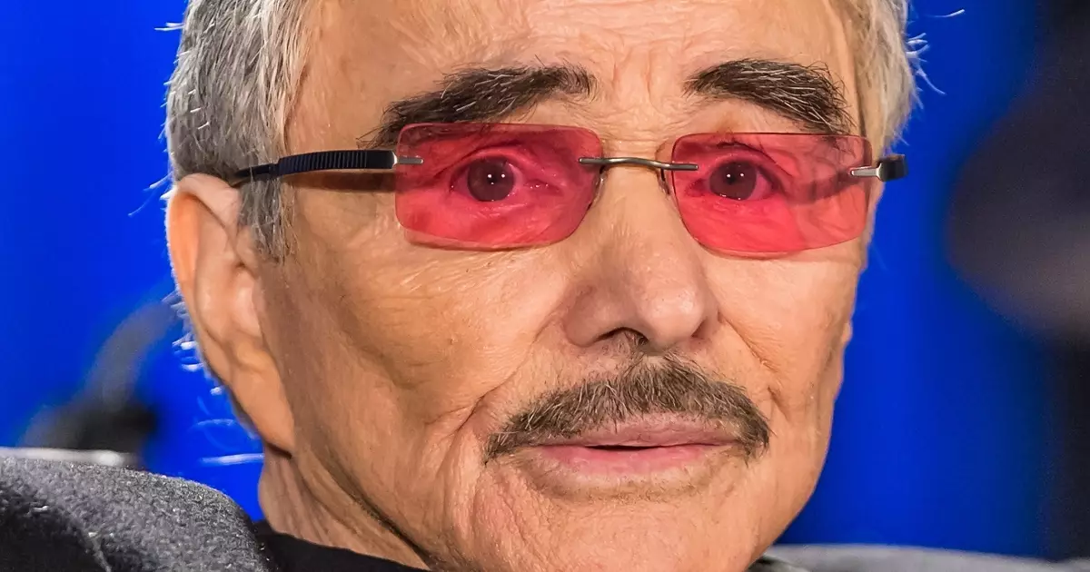 Burt Reynolds ag Scor Faoi 80 bliain d'aois - "Táim Sásta" - Seachtainiúil Níos Dlúithe