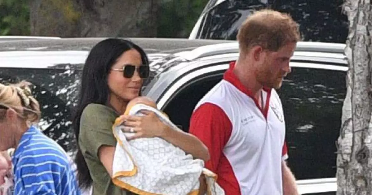 De Prënz Harry an d'Meghan Markle léiwer d'Archie Spill "Ausserhalb"