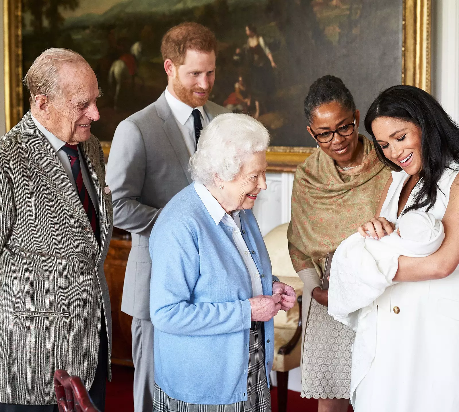 Královský malý princ Harry Meghan Markle Archie Harrison Mountbatten Windsor Doria Ragland královna Alžběta princ Charles