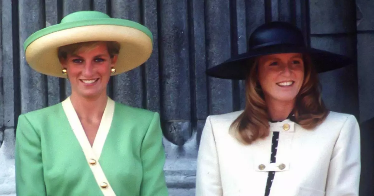 Sarah Ferguson na Princess Diana na-ekwurịta ndụ na Royal Spotlight