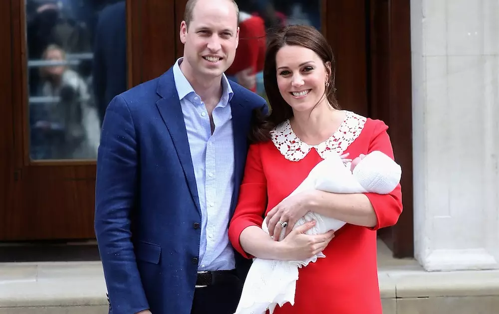 Kate Middleton สวมชุดเดรสของ Jenny Packham สำหรับทั้งสามราชวงศ์