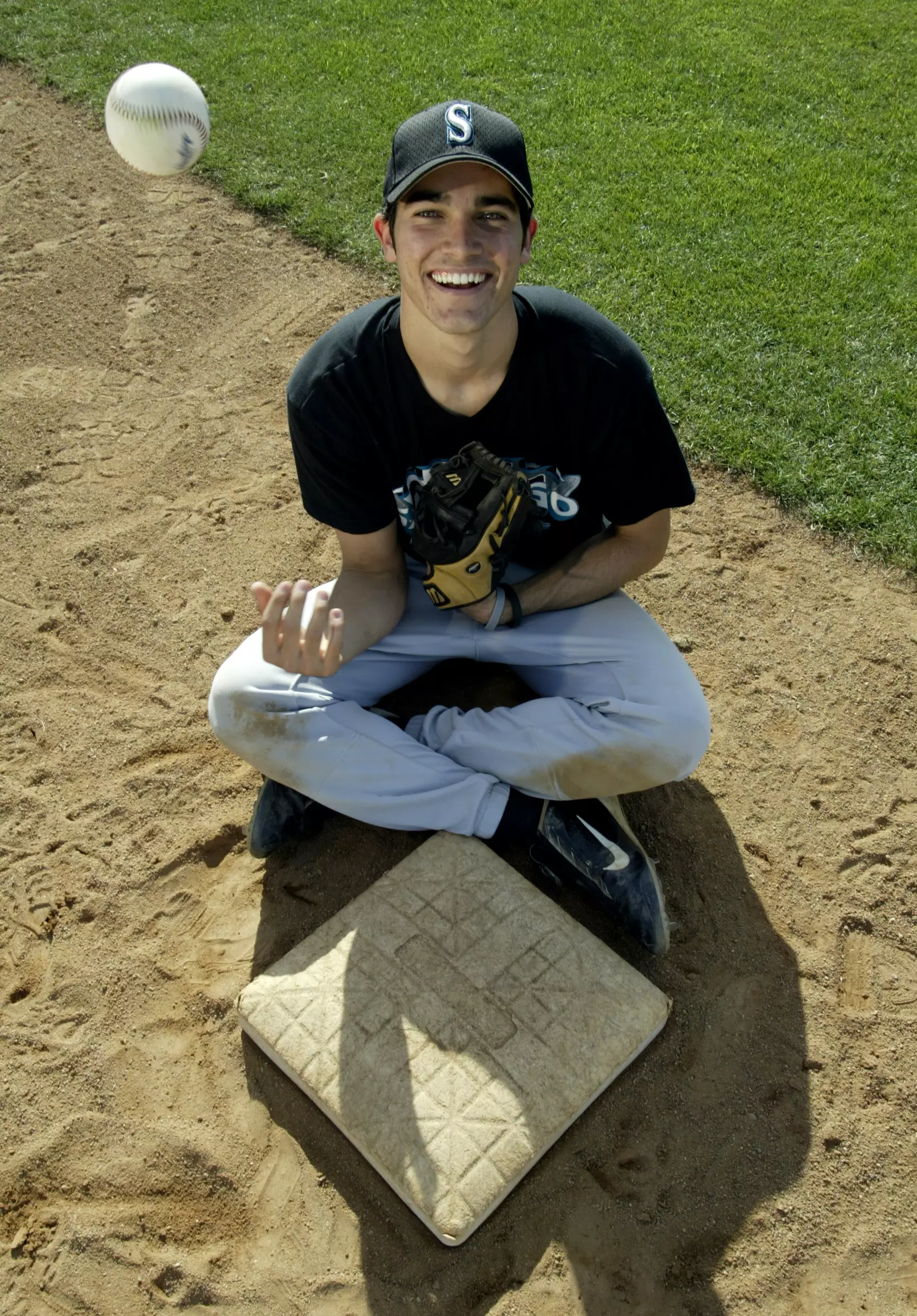Il giocatore/attore di baseball della Santiago High School Tyler Hoechlin gioca in terza base ed è anche uno dei s