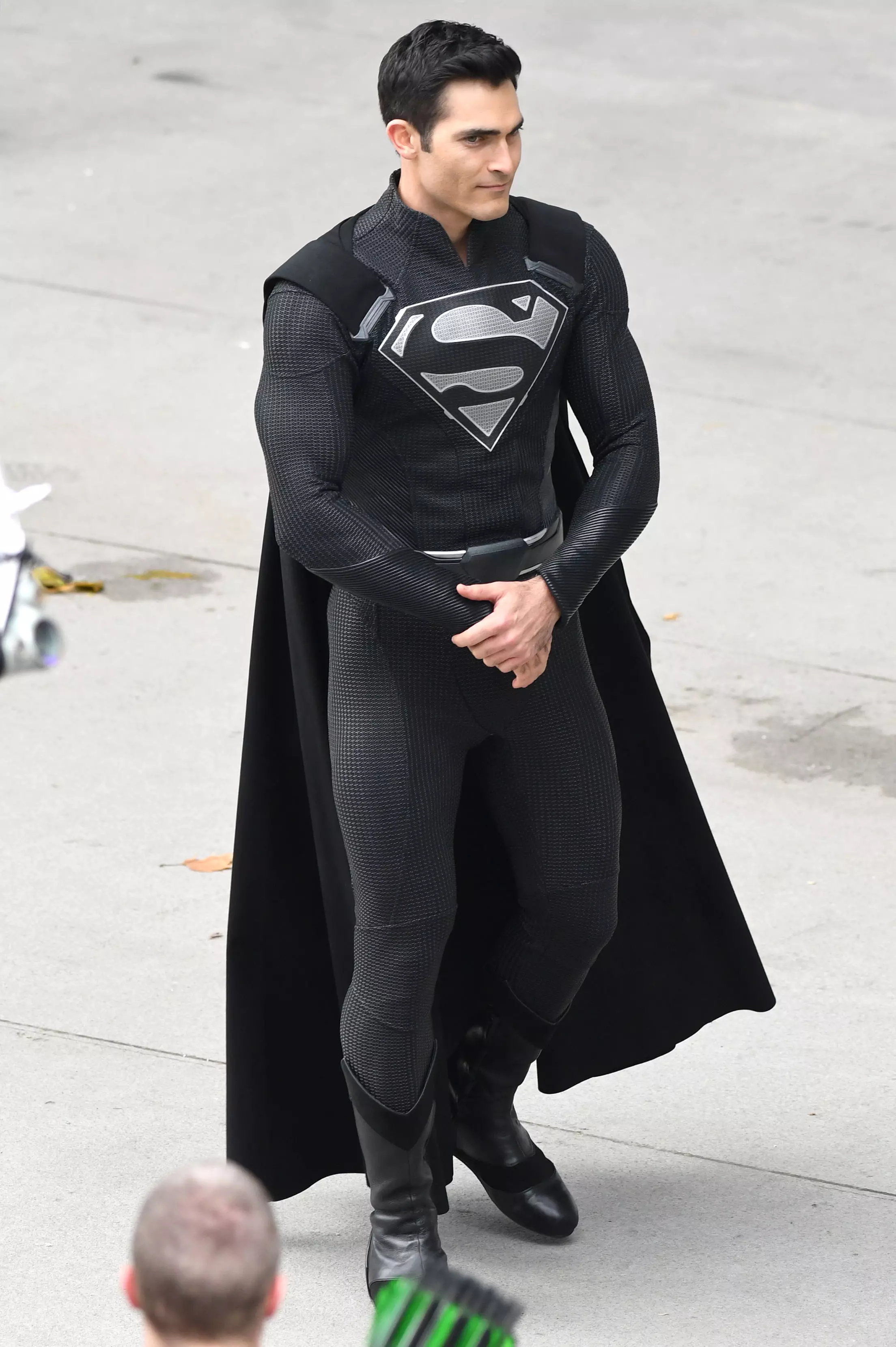 i-tyler-hoechlin-black-superman-outfit