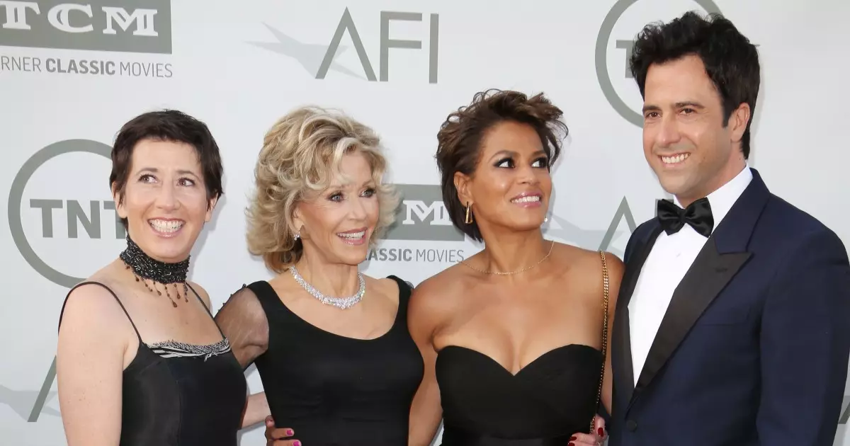 Jane Fonda Abana: Tahura na 'Grace na Frankie' Abana 3 b'inyenyeri