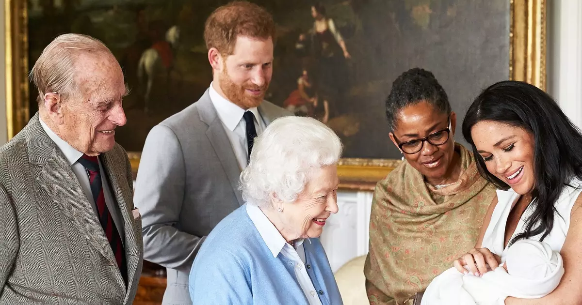 Ratu Elizabeth dan Doria Ragland Bertemu Royal Baby Archie — Lihat Foto