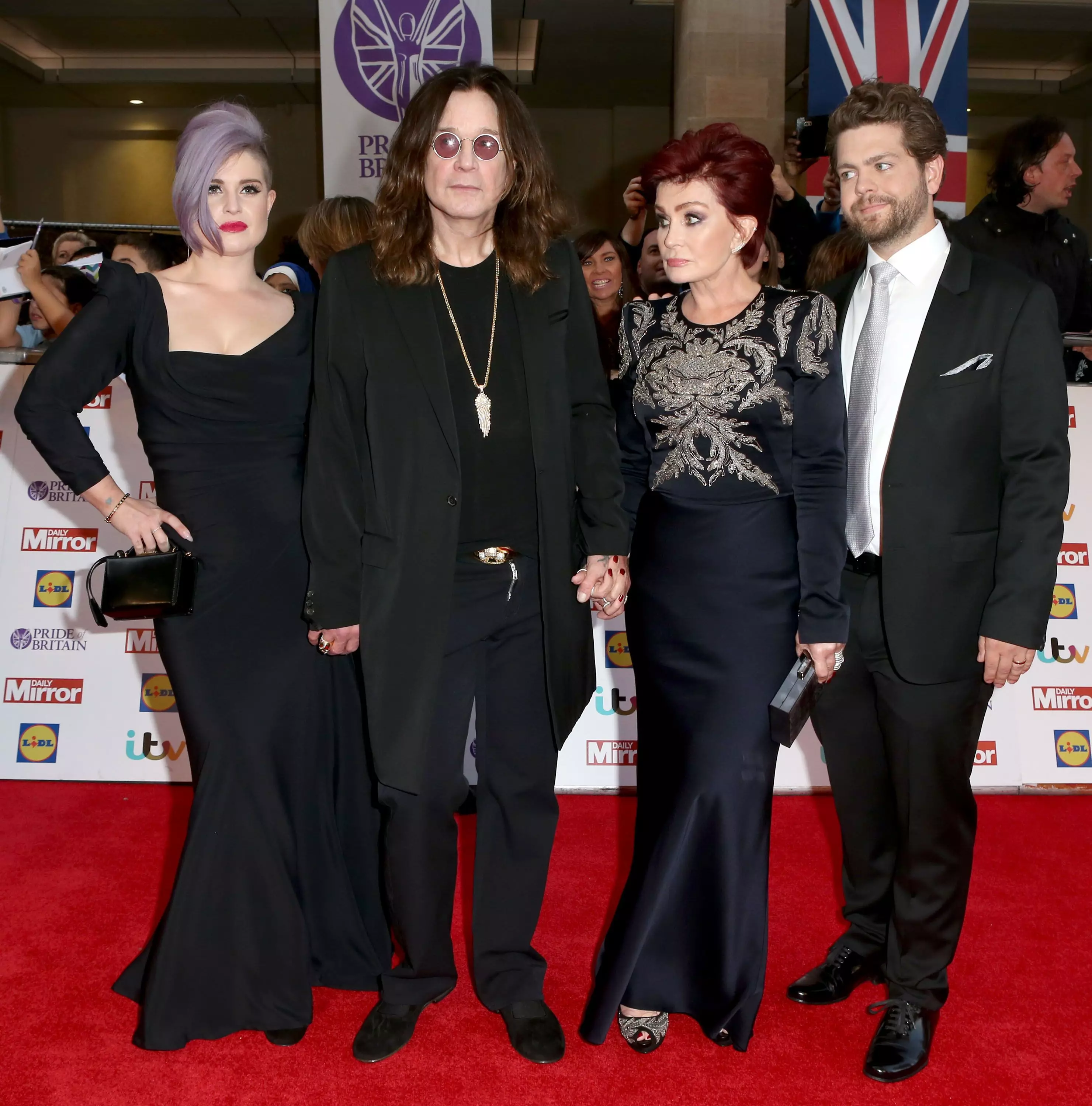 kelly-osbourne-y-masked-canwr-dad-ozzy-osbourne