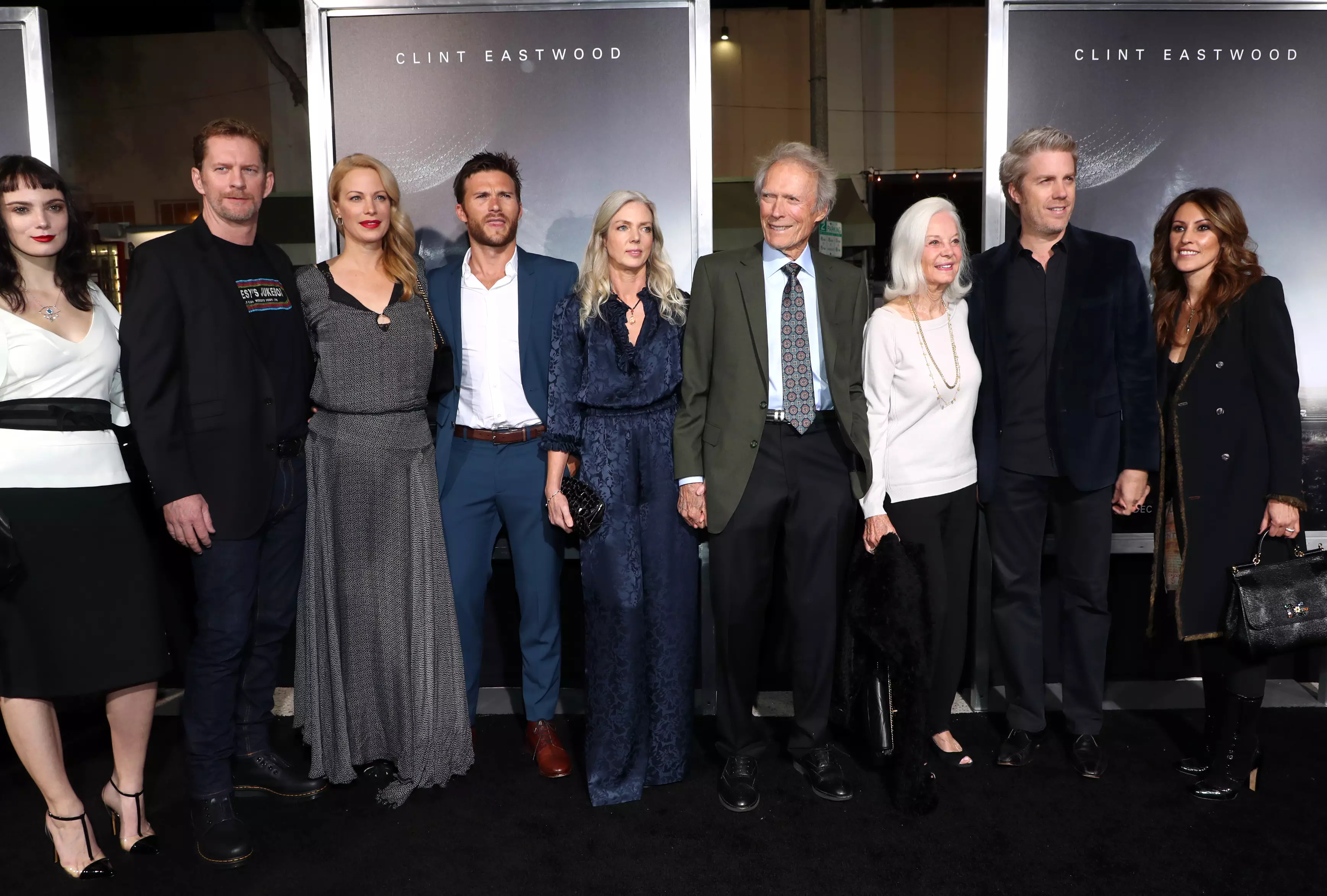 Clint Eastwood harena ankibon'ny tany