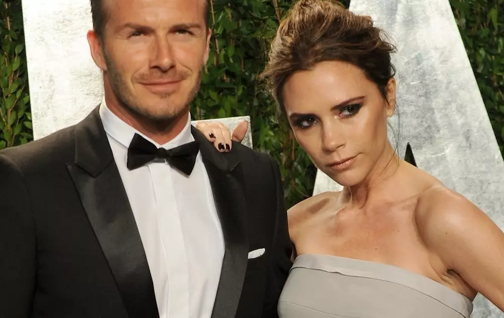 Victoria Beckham, David Beckham ile İlk Buluşmada Giydiği Elbisenin Fotoğrafını Paylaştı! - Haftalık Daha Yakın