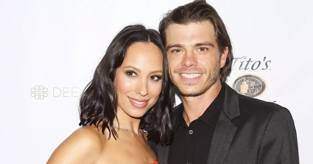 Cheryl Burke en man, Matthew Lawrence, dra bypassende klere