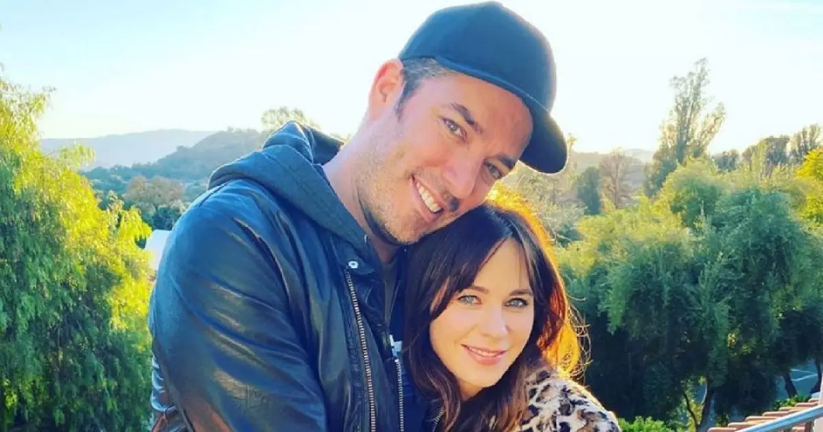 U-Zooey Deschanel Ugubha Ngesoka UJonathan Scott Ngosuku Lwakhe Lokuzalwa