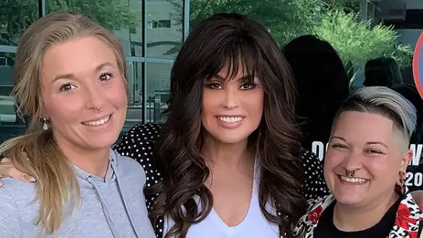 Marie Osmond deseja à nora Sara um feliz aniversário