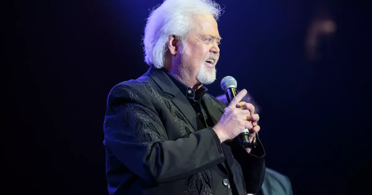 Merrill Osmond rann omaj bay pitit gason l Troy Osmond apre lanmò li a laj 33 an