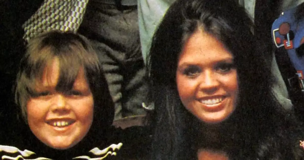 Marie Osmond Swete Ti Frè Jimmy Osmond yon Bòn Anivèsè