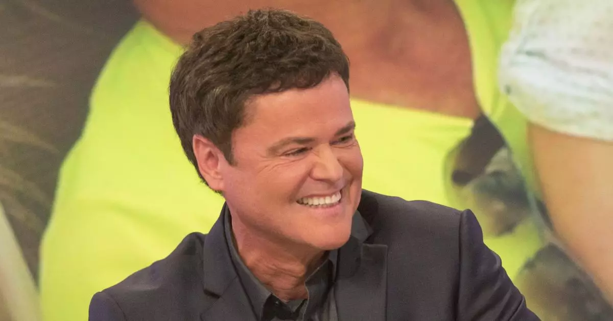 Donny Osmond Kede Ibi ti Ọmọ-ọmọ No.. 12 Pẹlu Fọto