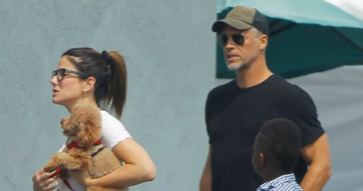 Sandra Bullock geht mit ihrem Freund Bryan Randall in die Tierhandlung