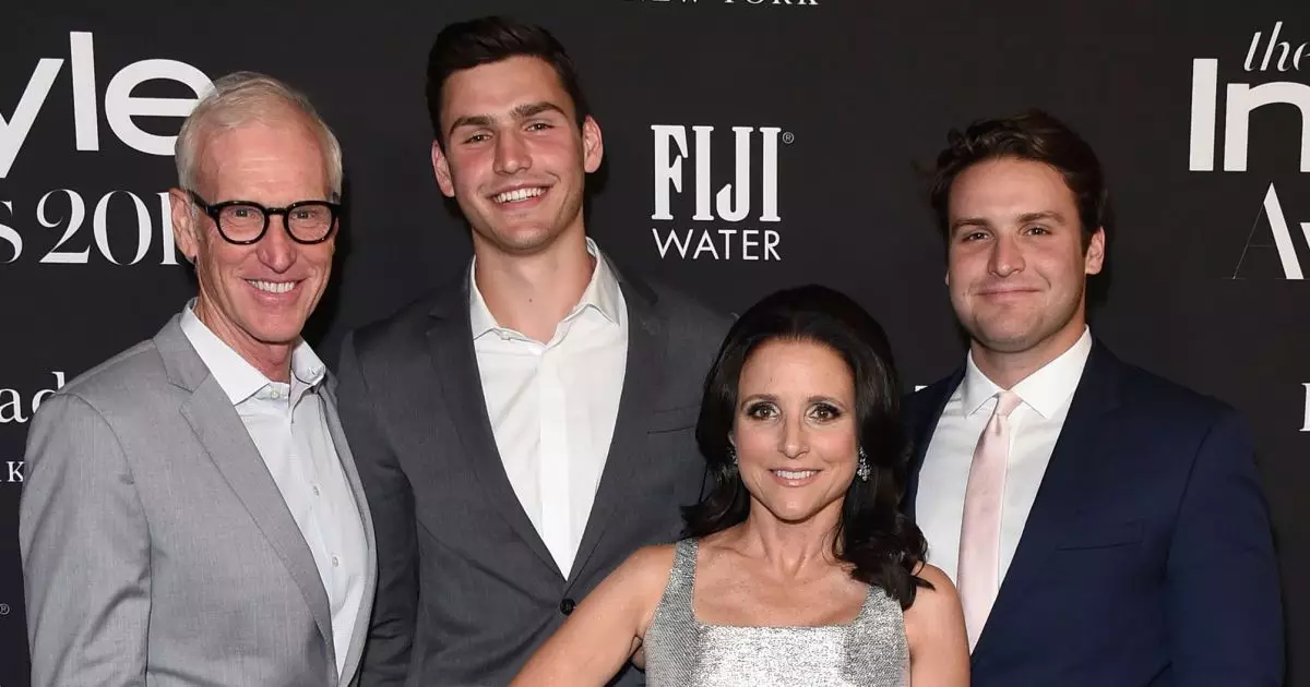 Barudak Julia Louis-Dreyfus: Kenal Henry sareng Charlie