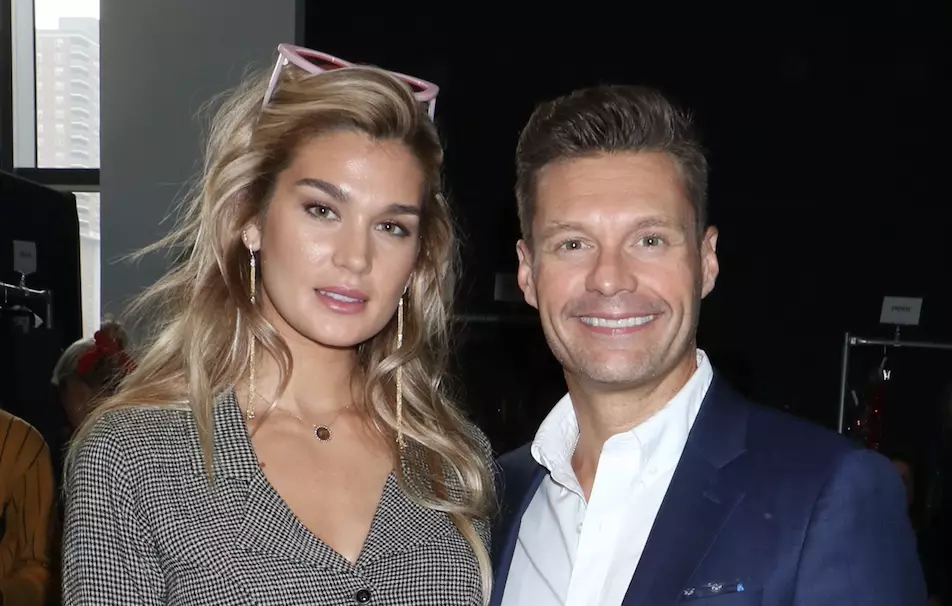 Scoilt Ryan Seacrest agus Shayna Taylor 3ú Uair Tar éis Athmhuintearais