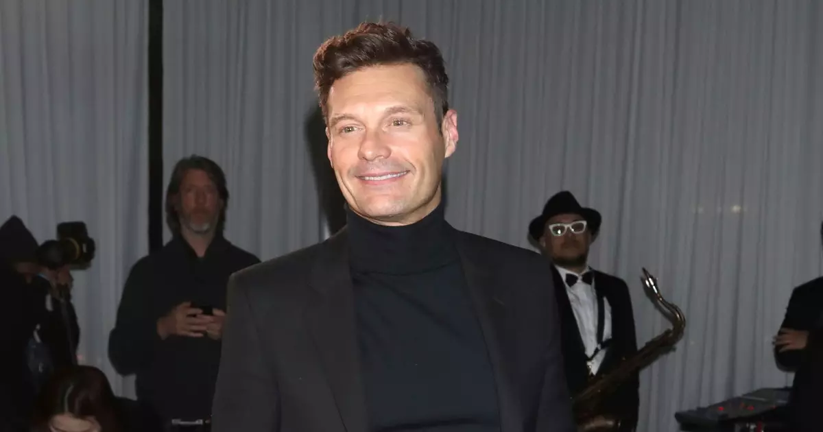 Léiríonn Ryan Seacrest A Eagla Iar-Shláinte Socrú Oibre Ón dTí