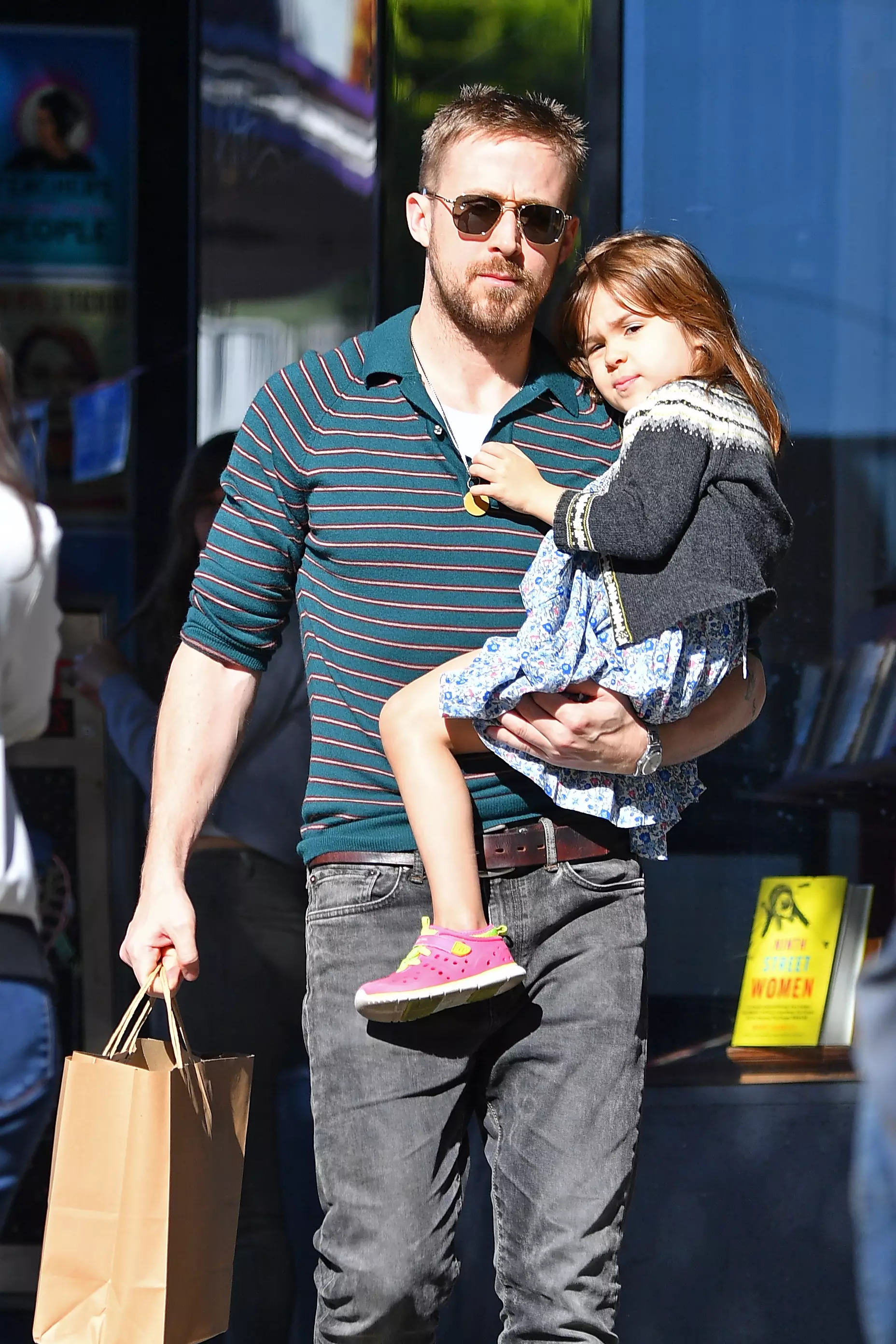 ryan-gosling-and-eva-mendes-kids-meet-esmeralda-and-amada-gosling