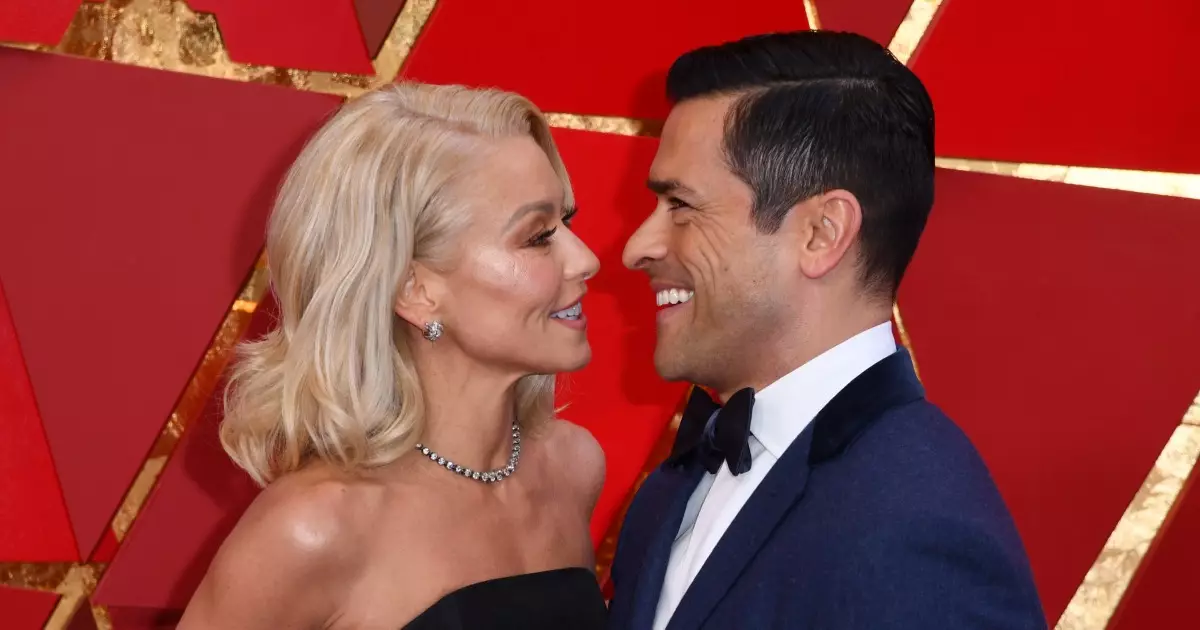 Kelly Ripa na Mark Consuelos mere emume ncheta agbamakwụkwọ nke iri abụọ na anọ