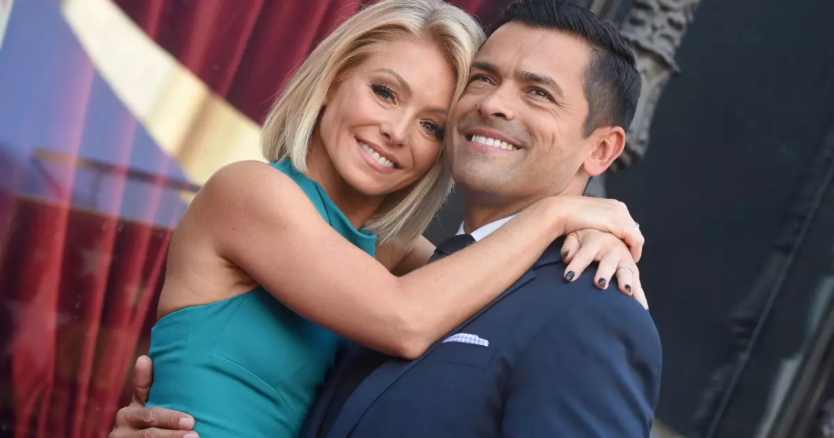 Kelly Ripa da Mark Consuelos Ba su taɓa ɗaukar Junansu da Gaskiya ba a Aurensu