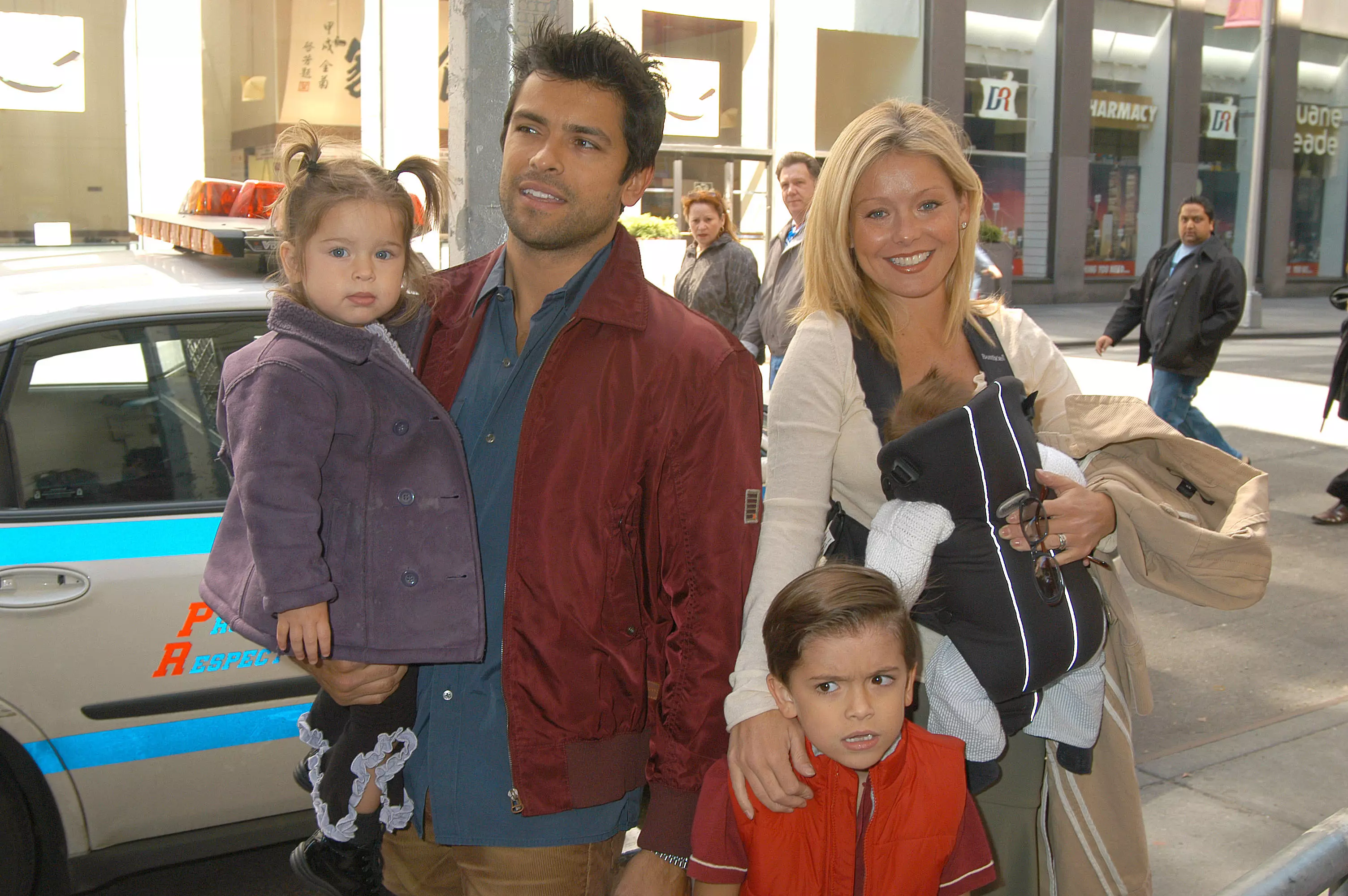 kelly-ripa-mark-consuelos