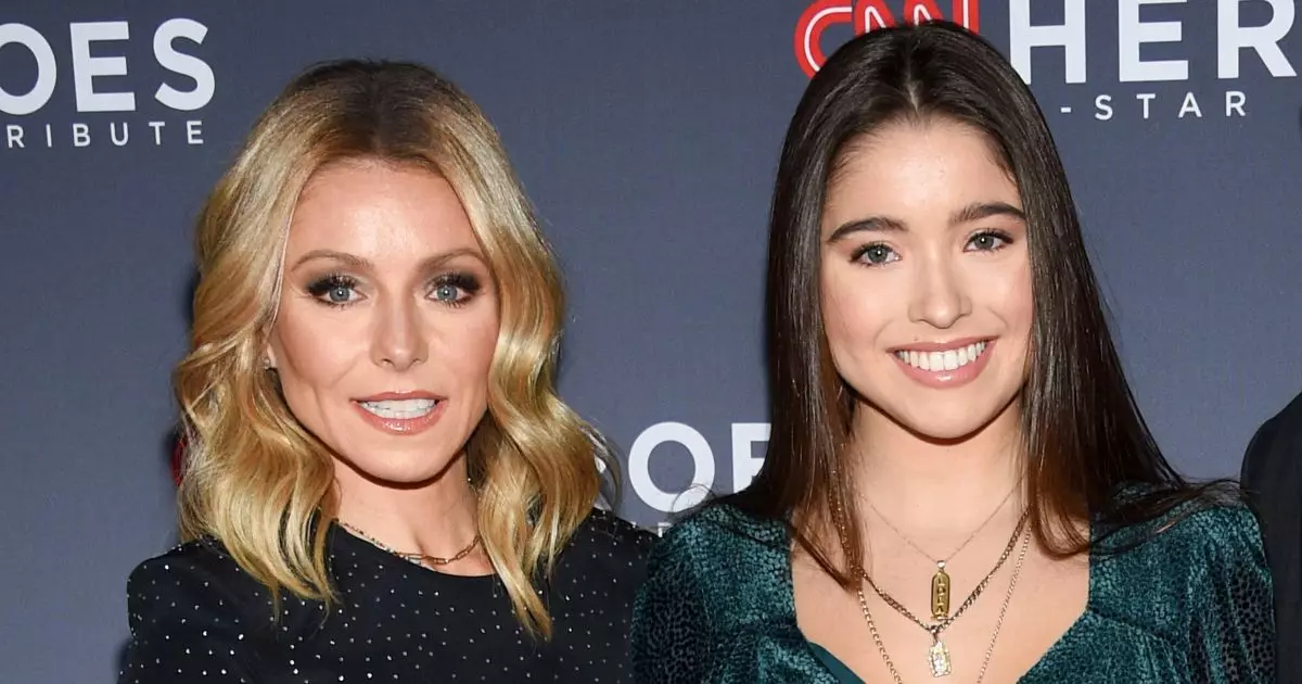 Dúnadh a Cárta Dochair A Iníon Kelly Ripa Lola