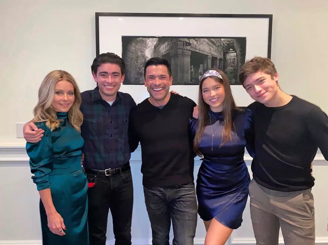 Kelly Ripa u l-familja tagħha