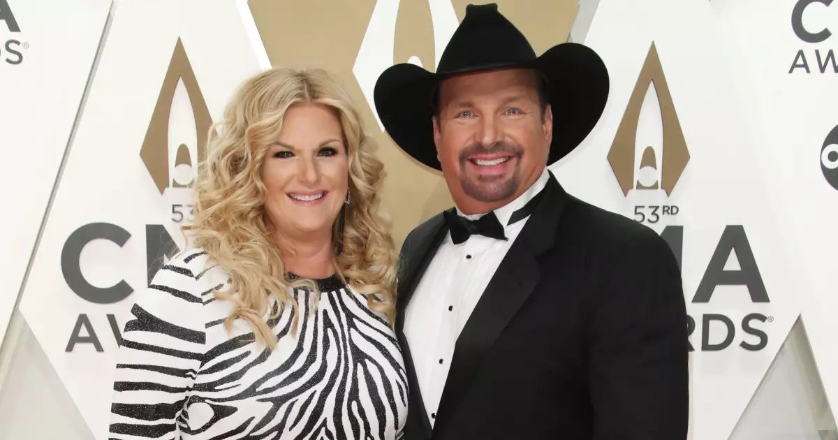 Garth Brooks 'Melangkah' Selepas Diagnosis COVID Trisha Yearwood