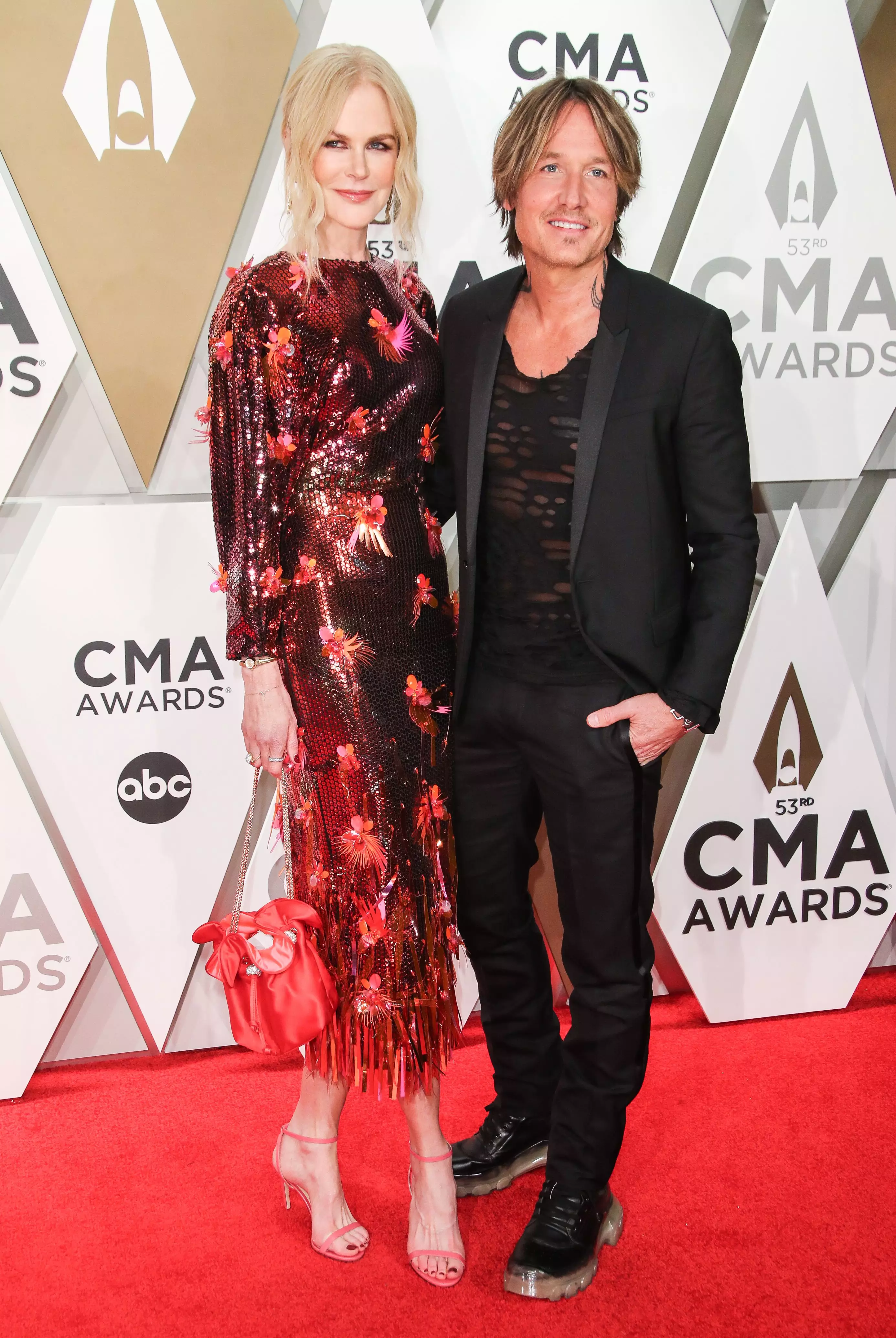 Nicole Kidman thiab Keith Urban ntawm CMAs 2019 Liab Carpet