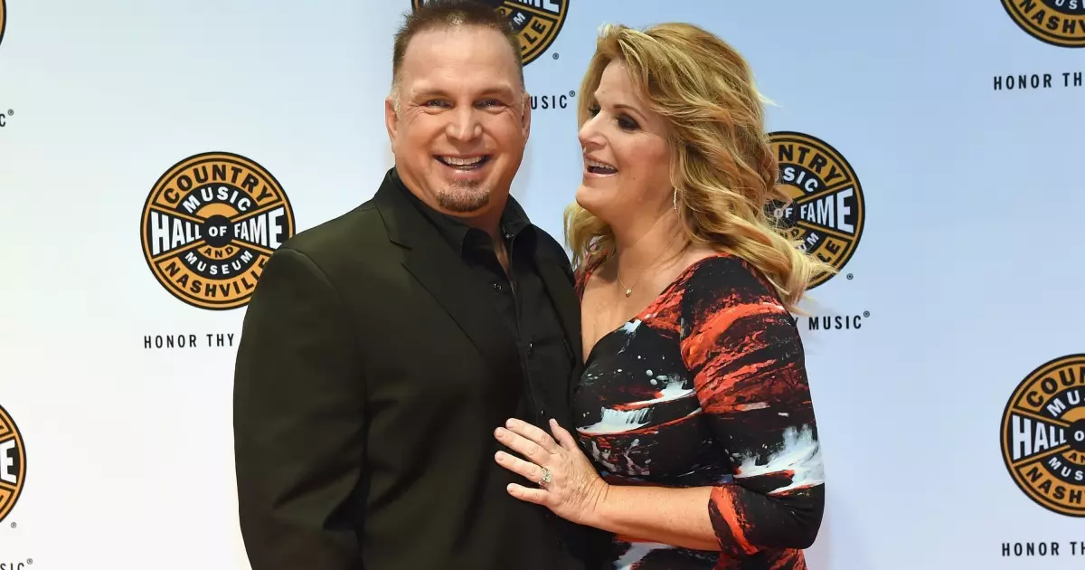 Garth Brooks Menjelaskan Lagu Cinta Yang Dia Debut Untuk Isteri Trisha Yearwood Di CMAs