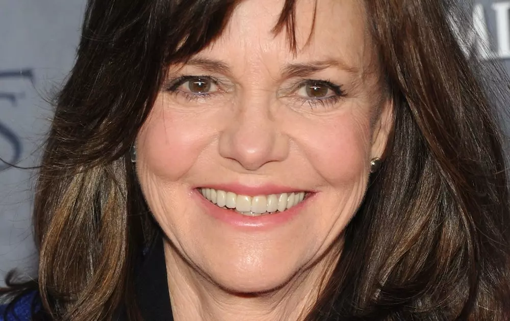 Sally Field waxay isku dayday inay Sharaxdo Nolosheeda Jaceyl: "Kama Bixinayo Naftayda Suuqa" - Usbuucii dhow