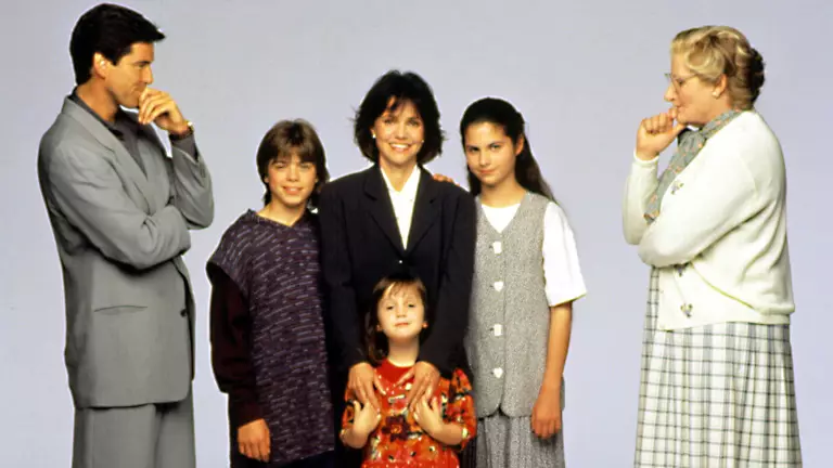 ' Oriakụ Ihe nkedo Doubtfire' Reunites n'ihu n'ememe ncheta afọ 25 nke ihe nkiri ahụ