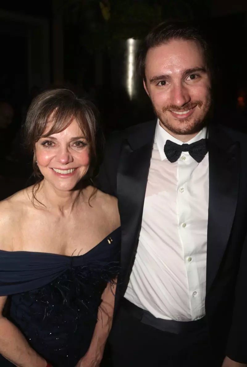 Sally Field y su hijo Sam Greisman