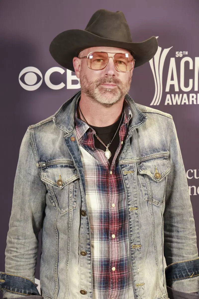 2021-acm-awards-red-carpet-see-stars-and-what-theyre-wearing