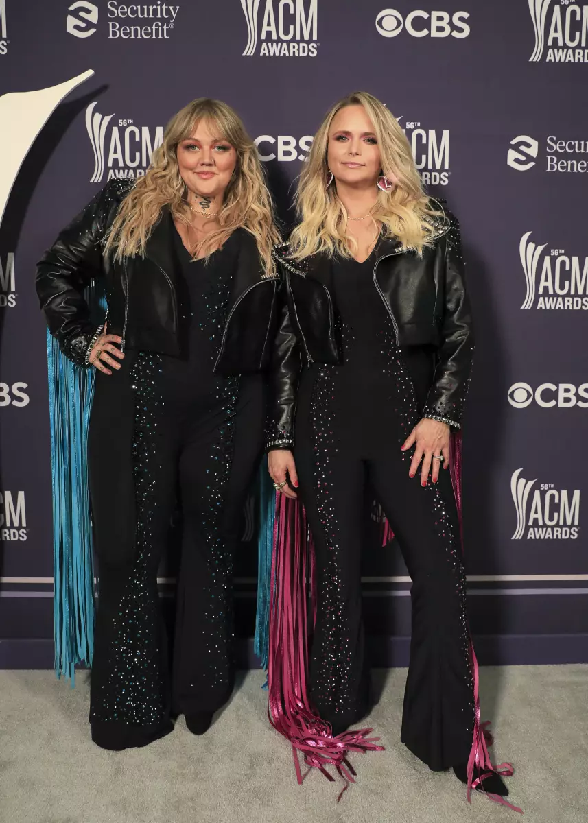 2021-acm-awards-red-carpet-see-stars-and-what-theyre-wearing