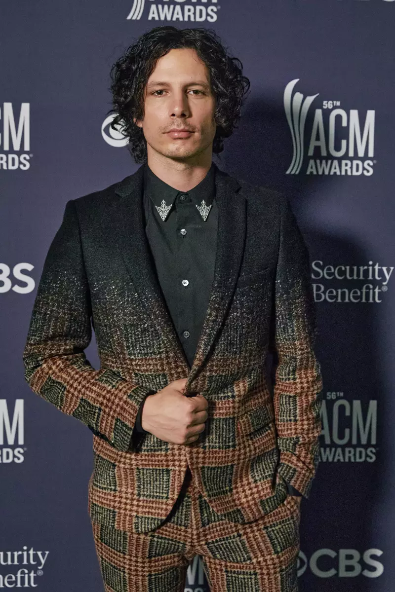 2021-acm-awards-red-carpet-see-stars-and-what-theyre-wearing