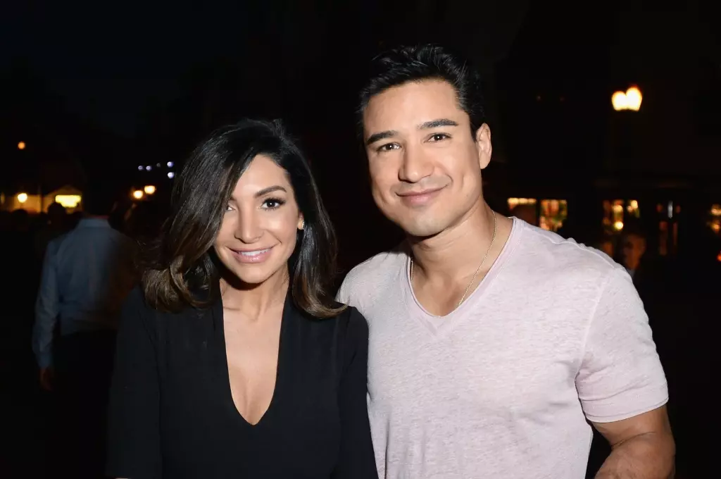 mario-lopez-revela-segredo-para-mantener-vivo-un-romance-coa-esposa-courtney-depsite-3-kids