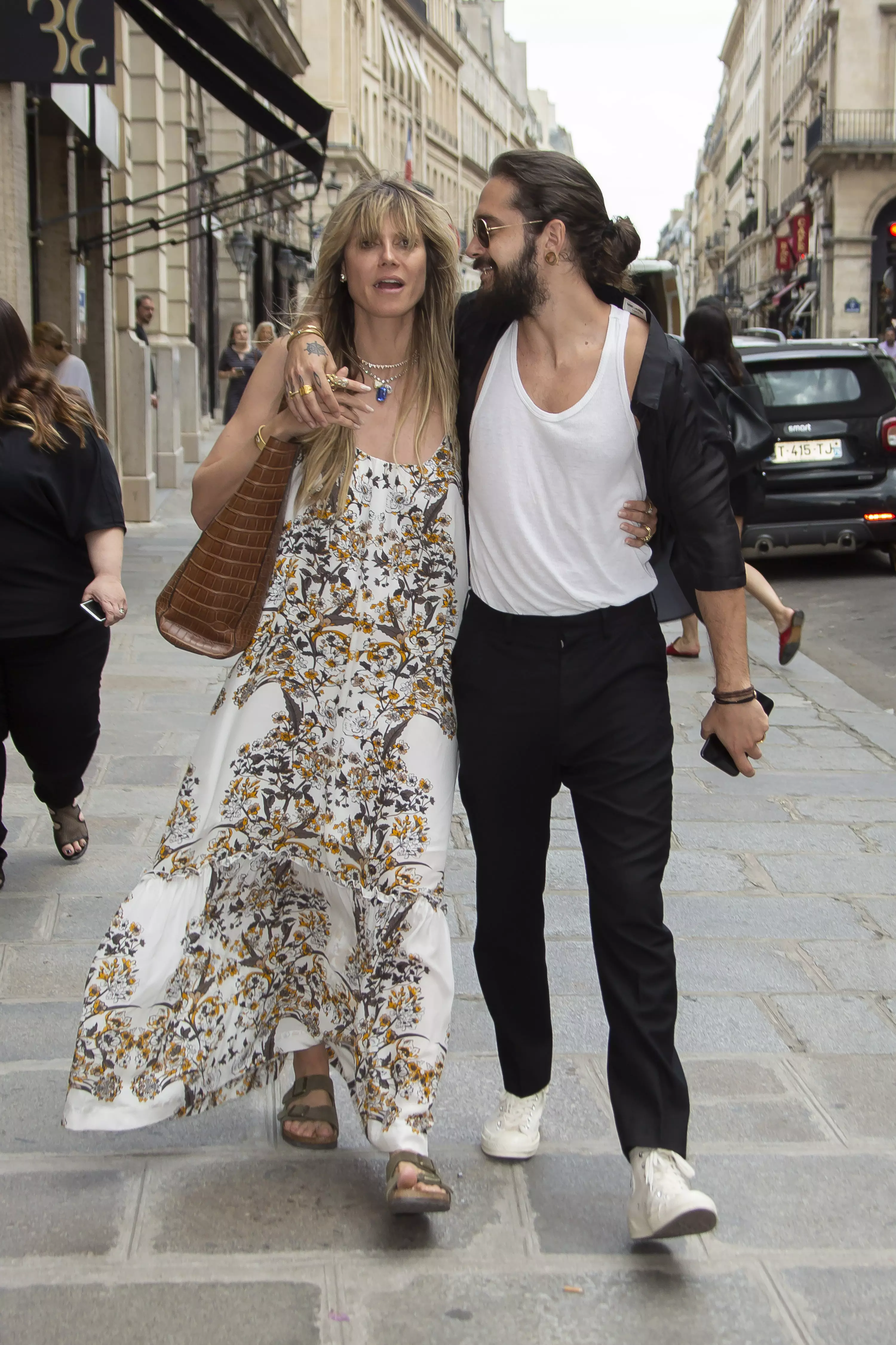 heidi-klum-tom-kaulitz-paris-outing-бульвар-st-Honore-walk