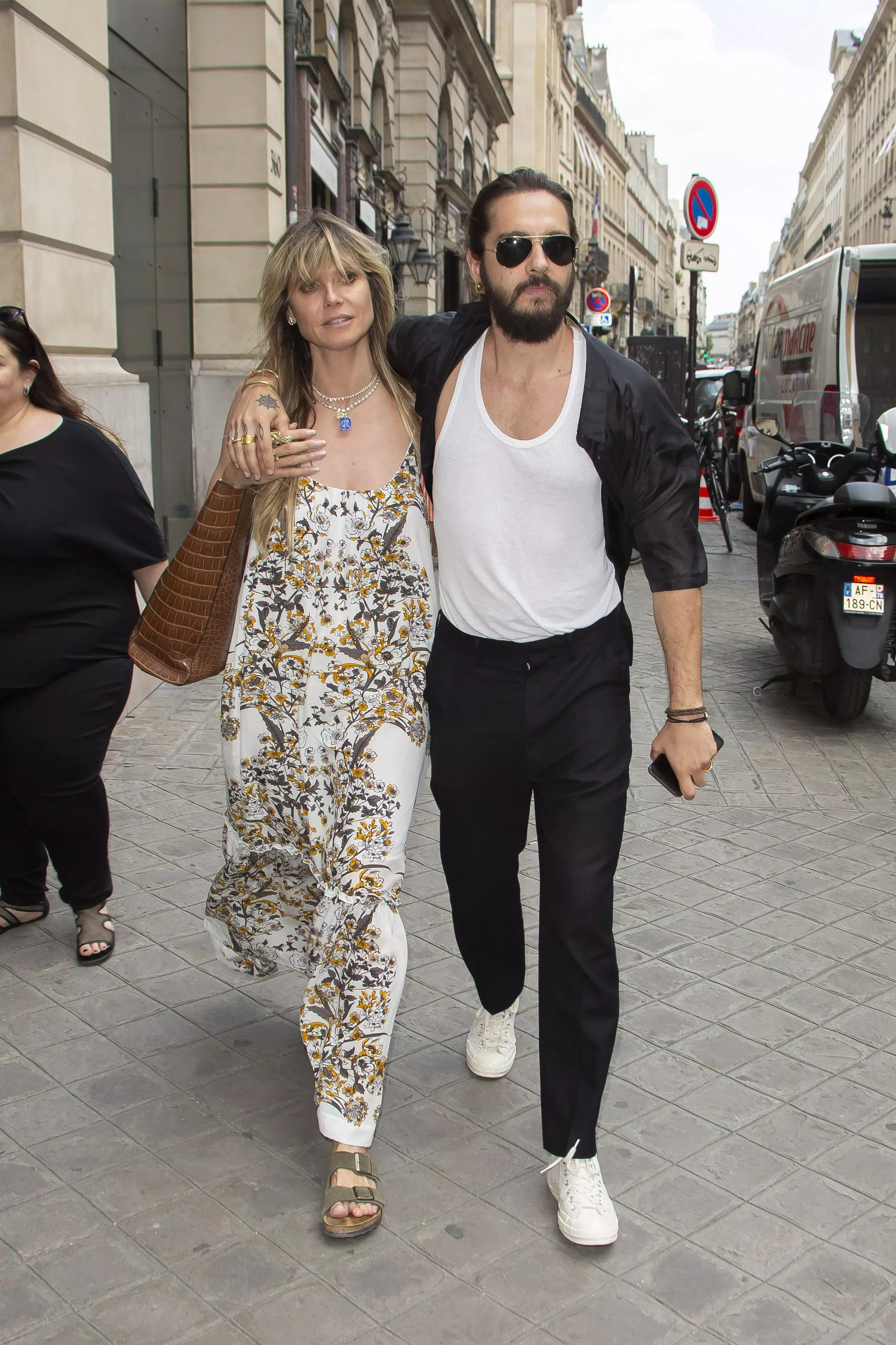 heidi-klum-tom-kaulitz-paris-outing-бульвар-st-Honore-walk