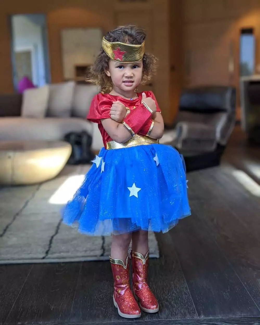 Celebrity-2019-Halloween-Costumes-luna-legenda