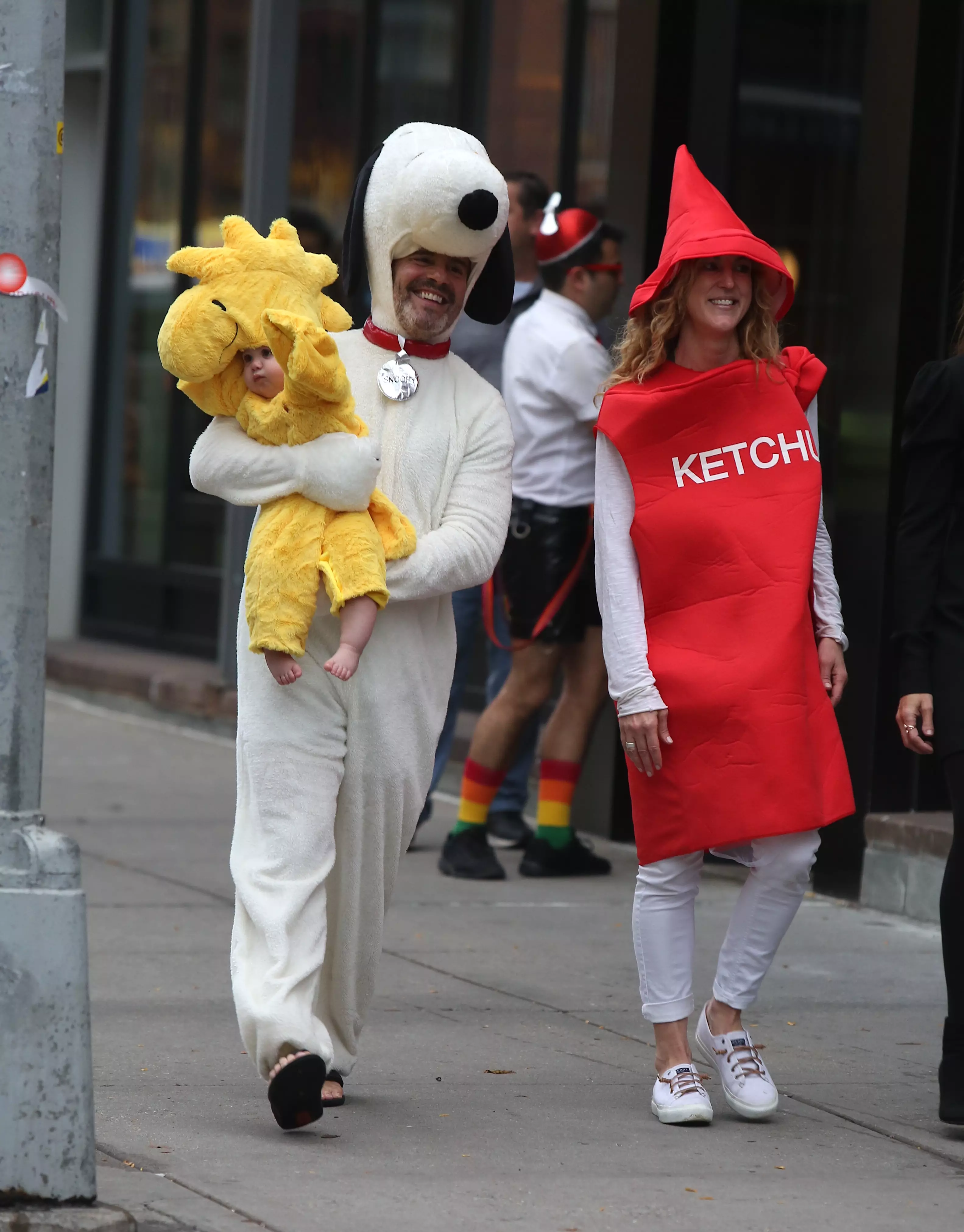 Andy Cohen và Son đi chơi Halloween ở West Village