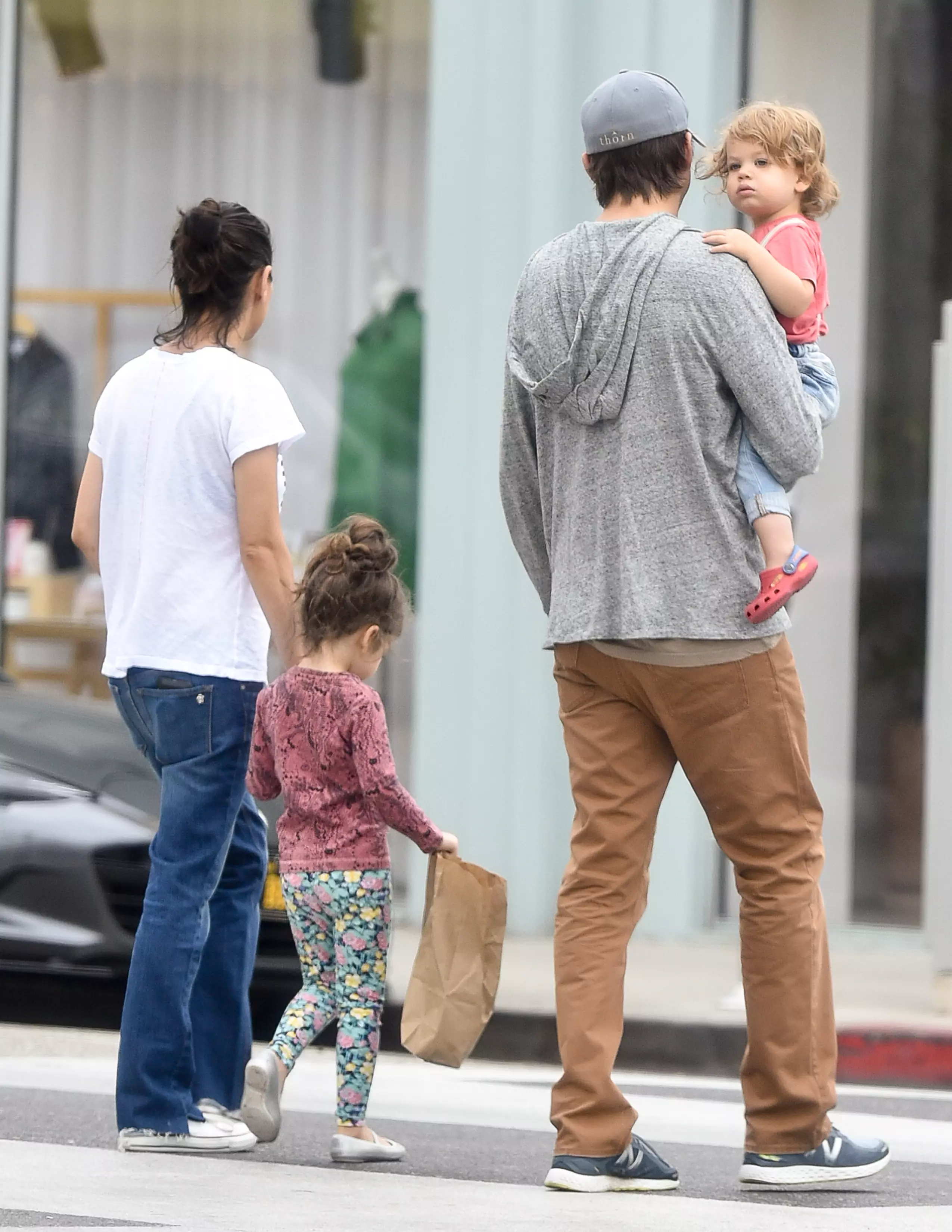 mila-kunis-an-ashton-kutchers-selten-Fotoen-mat-hir-2-Kanner